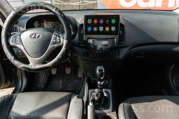 Black Hyundai i30 2008 in Riga, with an engine capacity of 2.00 L and mileage of 267 thousand km for 1400 €, photo 6 on AUTOMOTO.COM.LV