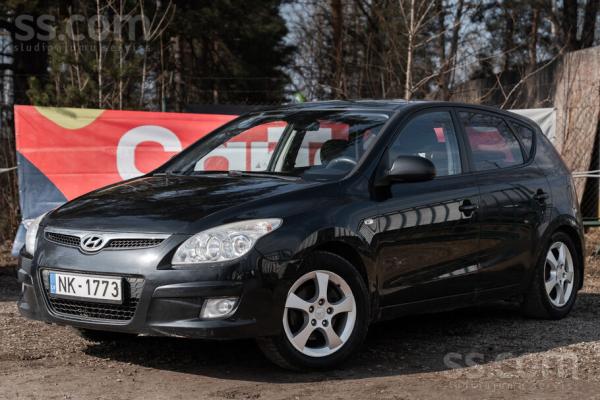 Черный Хендай i30 2008 в Рига, объемом двигателя 2.00 л и пробегом 267 тыс. км за 1400 €, фото 1 на AUTOMOTO.COM.LV