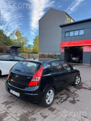 Черный Хендай i30 2008 в Рига, объемом двигателя 1.60 л и пробегом 315 тыс. км за 2000 €, фото 5 на AUTOMOTO.COM.LV
