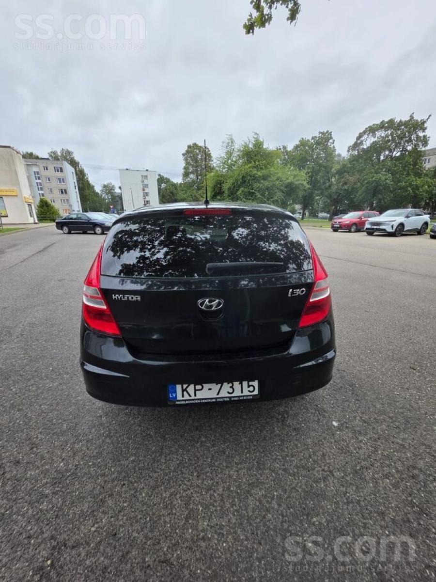 Melns Hyundai i30 2008 Rīga, ar dzinēja tilpumu 1.40 L un nobraukumu 146 tūkst. km par 2850 €, foto 6 vietnē AUTOMOTO.COM.LV