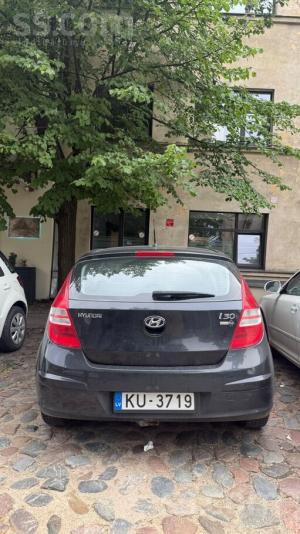 Melns Hyundai i30 2008 Rīga, ar dzinēja tilpumu 1.40 L un nobraukumu 240 tūkst. km par 500 €, foto  vietnē AUTOMOTO.COM.LV