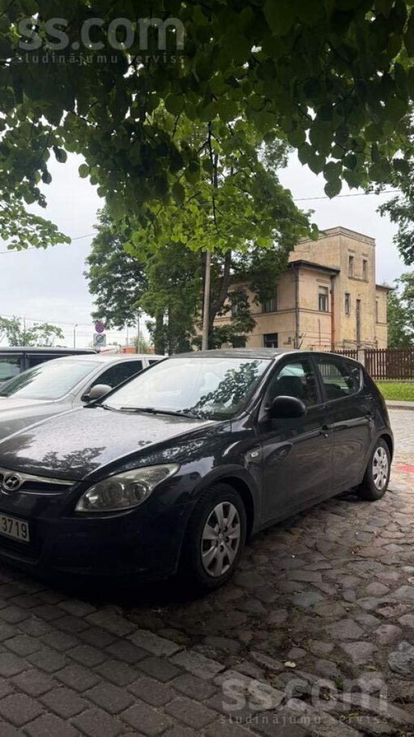 Black Hyundai i30 2008 in Riga, with an engine capacity of 1.40 L and mileage of 240 thousand km for 500 €, photo 4 on AUTOMOTO.COM.LV