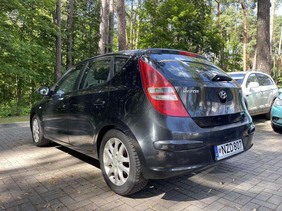 Черный Хендай i30 2008 в Бирштонас, объемом двигателя 1.60 л и пробегом 300 тыс. км за 3090 €, фото 4 на AUTOMOTO.COM.LV
