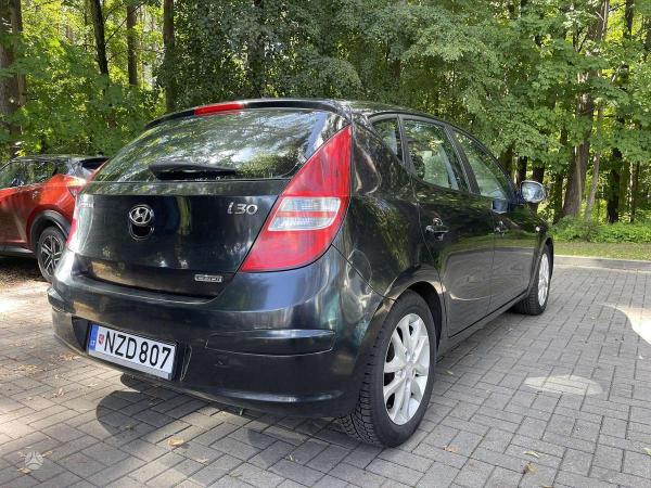 Черный Хендай i30 2008 в Бирштонас, объемом двигателя 1.60 л и пробегом 300 тыс. км за 3090 €, фото 4 на AUTOMOTO.COM.LV