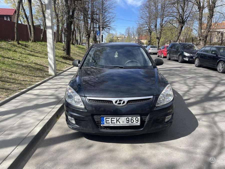 Черный Хендай i30 2008 в Вильнюс, объемом двигателя 1.59 л и пробегом 211 тыс. км за 600 €, фото 1 на AUTOMOTO.COM.LV