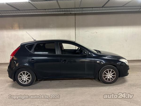 Black Hyundai i30 2008 in Tallinn, with an engine capacity of 1.40 L and mileage of 248 thousand km for 990 €, photo 3 on AUTOMOTO.COM.LV