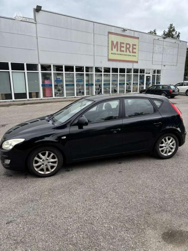 Melns Hyundai i30 2008 Marijampole, ar dzinēja tilpumu 1.58 L un nobraukumu 286 tūkst. km par 1100 €, foto 3 vietnē AUTOMOTO.COM.LV