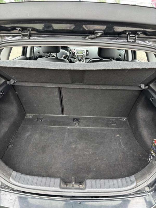 Melns Hyundai i30 2008 Marijampole, ar dzinēja tilpumu 1.58 L un nobraukumu 286 tūkst. km par 1100 €, foto 7 vietnē AUTOMOTO.COM.LV