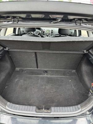 Black Hyundai i30 2008 in Marijampole, with an engine capacity of 1.58 L and mileage of 286 thousand km for 1100 €, photo 8 on AUTOMOTO.COM.LV
