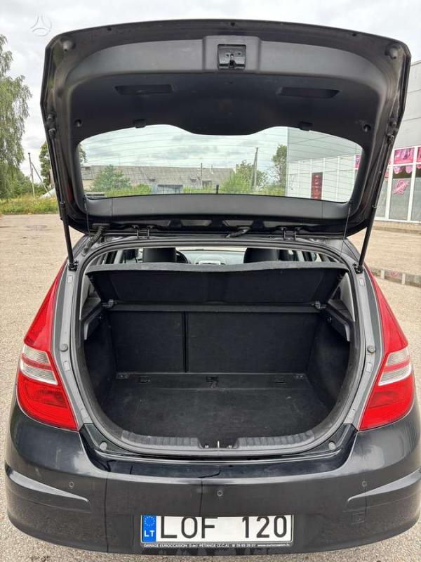 Melns Hyundai i30 2008 Marijampole, ar dzinēja tilpumu 1.58 L un nobraukumu 286 tūkst. km par 1100 €, foto 8 vietnē AUTOMOTO.COM.LV