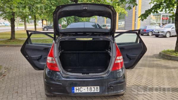 Hyundai i30 2008 Rīga vietnē Melns Hyundai i30 2008 Rīga, ar dzinēja tilpumu 1.40 L un nobraukumu 0 tūkst. km par 770 €, foto 11 vietnē AUTOMOTO.COM.LV