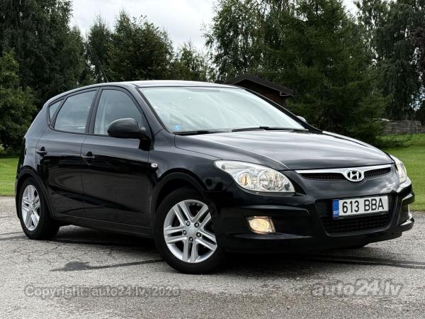 Hyundai i30 2008 in Tartu on AUTOMOTO.COM.LV Black Hyundai i30 2008 in Tartu, with an engine capacity of 1.60 L and mileage of 194 thousand km for 2499 €, photo 1 on AUTOMOTO.COM.LV