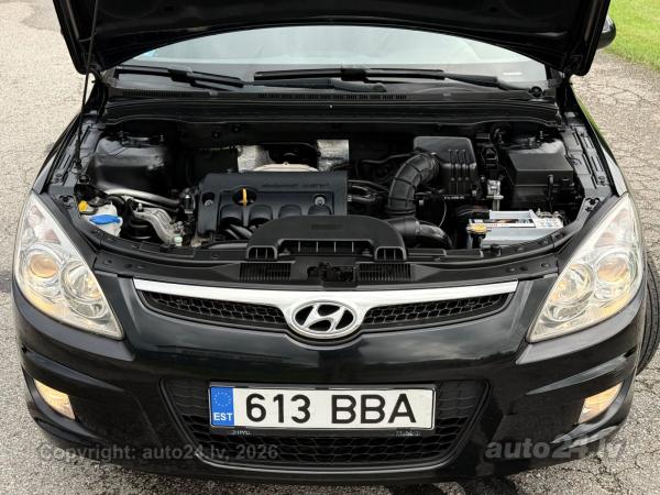 Hyundai i30 2008 in Tartu on AUTOMOTO.COM.LV Black Hyundai i30 2008 in Tartu, with an engine capacity of 1.60 L and mileage of 194 thousand km for 2499 €, photo 6 on AUTOMOTO.COM.LV