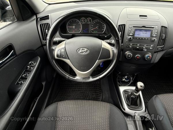 Hyundai i30 2008 in Tartu on AUTOMOTO.COM.LV Black Hyundai i30 2008 in Tartu, with an engine capacity of 1.60 L and mileage of 194 thousand km for 2499 €, photo 9 on AUTOMOTO.COM.LV