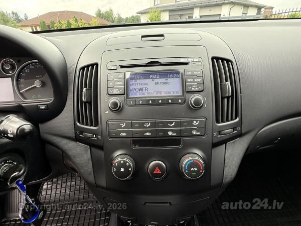 Hyundai i30 2008 in Tartu on AUTOMOTO.COM.LV Black Hyundai i30 2008 in Tartu, with an engine capacity of 1.60 L and mileage of 194 thousand km for 2499 €, photo 10 on AUTOMOTO.COM.LV