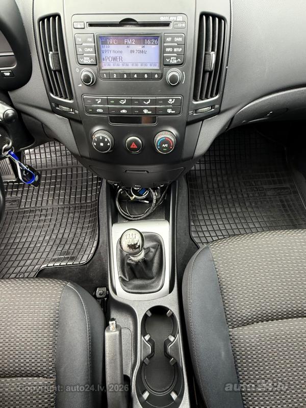 Hyundai i30 2008 in Tartu on AUTOMOTO.COM.LV Black Hyundai i30 2008 in Tartu, with an engine capacity of 1.60 L and mileage of 194 thousand km for 2499 €, photo 11 on AUTOMOTO.COM.LV