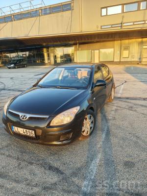 Black Hyundai i30 2008 in Riga, with an engine capacity of 1.40 L and mileage of 208 thousand km for 1350 €, photo  on AUTOMOTO.COM.LV