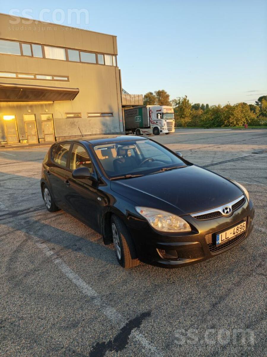 Melns Hyundai i30 2008 Rīga, ar dzinēja tilpumu 1.40 L un nobraukumu 208 tūkst. km par 1350 €, foto 3 vietnē AUTOMOTO.COM.LV