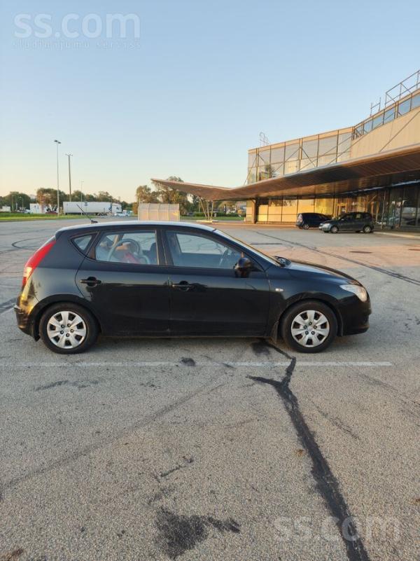 Black Hyundai i30 2008 in Riga, with an engine capacity of 1.40 L and mileage of 208 thousand km for 1350 €, photo 10 on AUTOMOTO.COM.LV