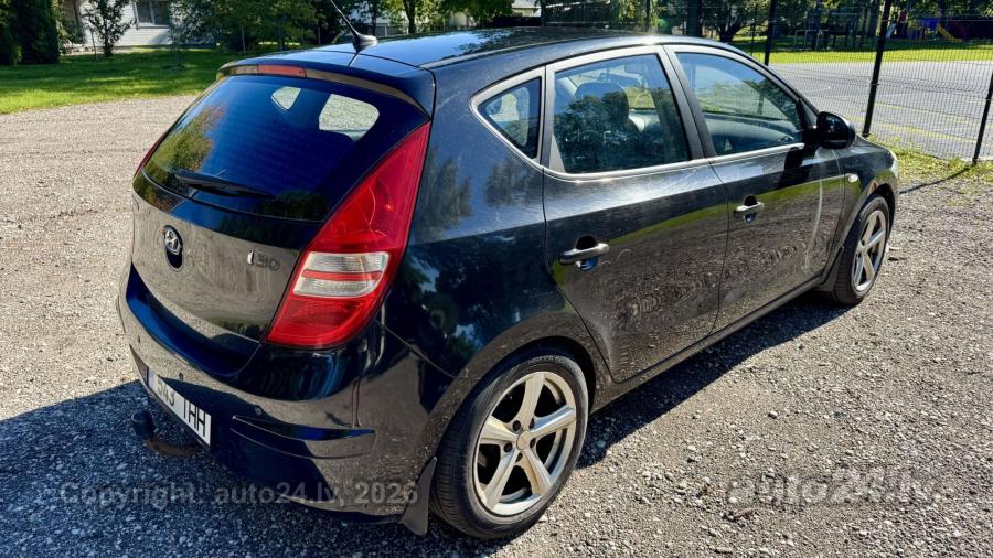 Black Hyundai i30 2008 in Parnu, with an engine capacity of 1.60 L and mileage of 212 thousand km for 1500 €, photo 3 on AUTOMOTO.COM.LV