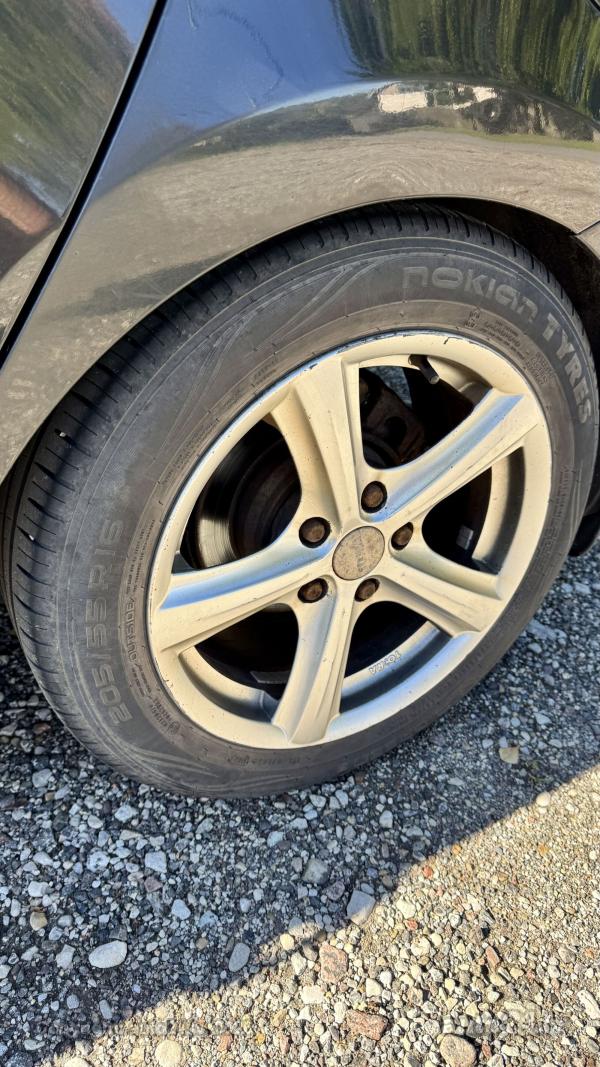 Black Hyundai i30 2008 in Parnu, with an engine capacity of 1.60 L and mileage of 212 thousand km for 1500 €, photo 5 on AUTOMOTO.COM.LV
