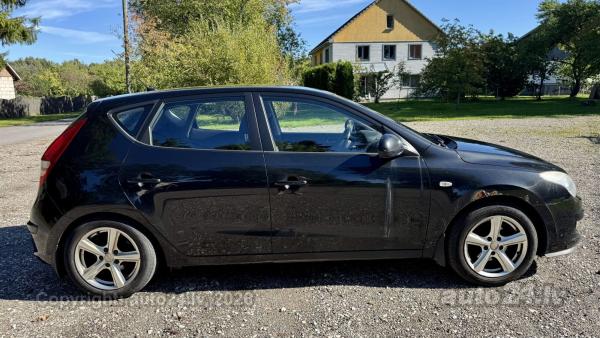 Black Hyundai i30 2008 in Parnu, with an engine capacity of 1.60 L and mileage of 212 thousand km for 1500 €, photo 6 on AUTOMOTO.COM.LV