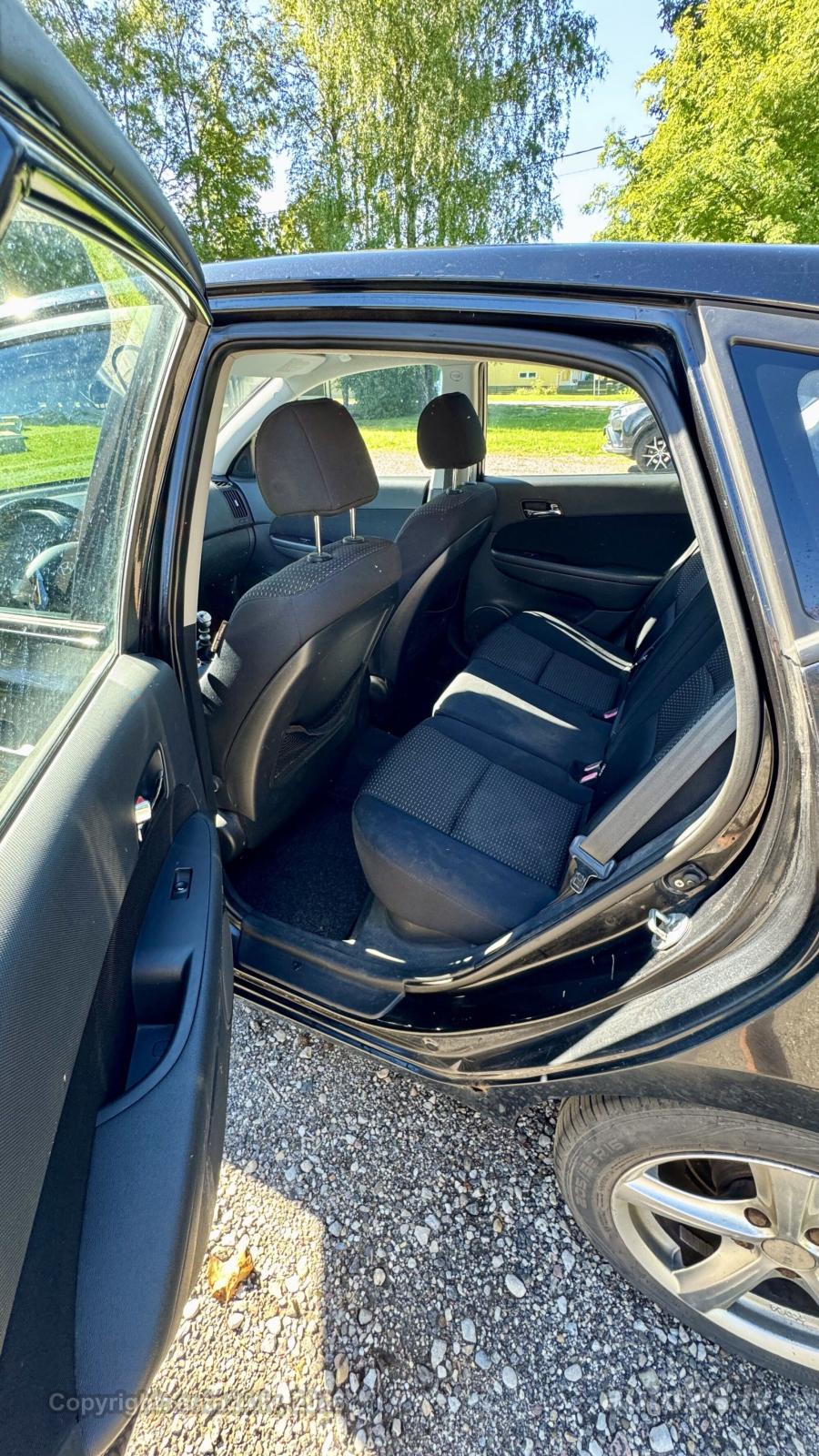 Black Hyundai i30 2008 in Parnu, with an engine capacity of 1.60 L and mileage of 212 thousand km for 1500 €, photo 9 on AUTOMOTO.COM.LV