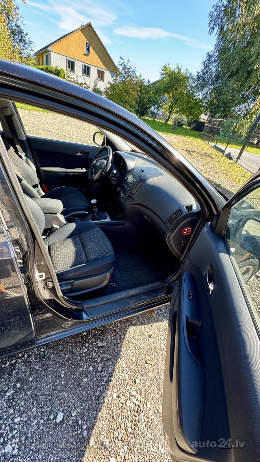 Black Hyundai i30 2008 in Parnu, with an engine capacity of 1.60 L and mileage of 212 thousand km for 1500 €, photo 12 on AUTOMOTO.COM.LV