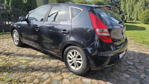 Melns Hyundai i30 2008 Alīta, ar dzinēja tilpumu 1.40 L un nobraukumu 205 tūkst. km par 2250 €, foto 11 vietnē AUTOMOTO.COM.LV