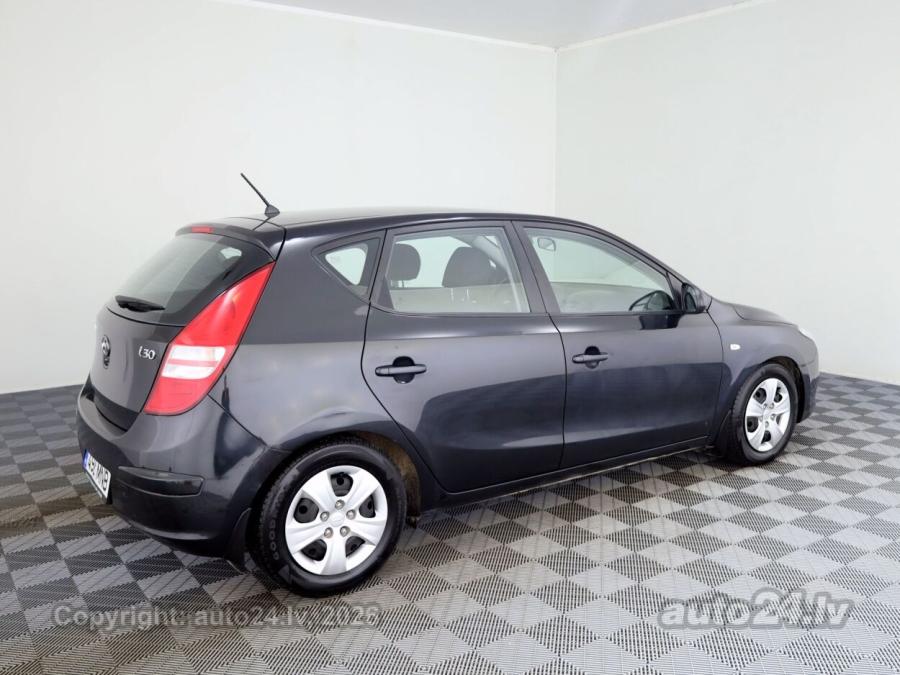 Melns Hyundai i30 2009 Tallina, ar dzinēja tilpumu 1.60 L un nobraukumu 95 tūkst. km par 2799 €, foto 3 vietnē AUTOMOTO.COM.LV
