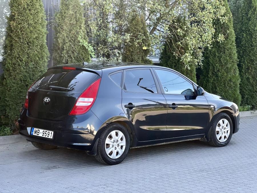 Melns Hyundai i30 2009 Rīga, ar dzinēja tilpumu 1.60 L un nobraukumu 216 tūkst. km par 2600 €, foto 4 vietnē AUTOMOTO.COM.LV