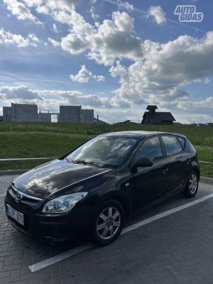 Black Hyundai i30 2009 in Marijampole, with an engine capacity of 1.40 L and mileage of 285 thousand km for 1900 €, photo  on AUTOMOTO.COM.LV