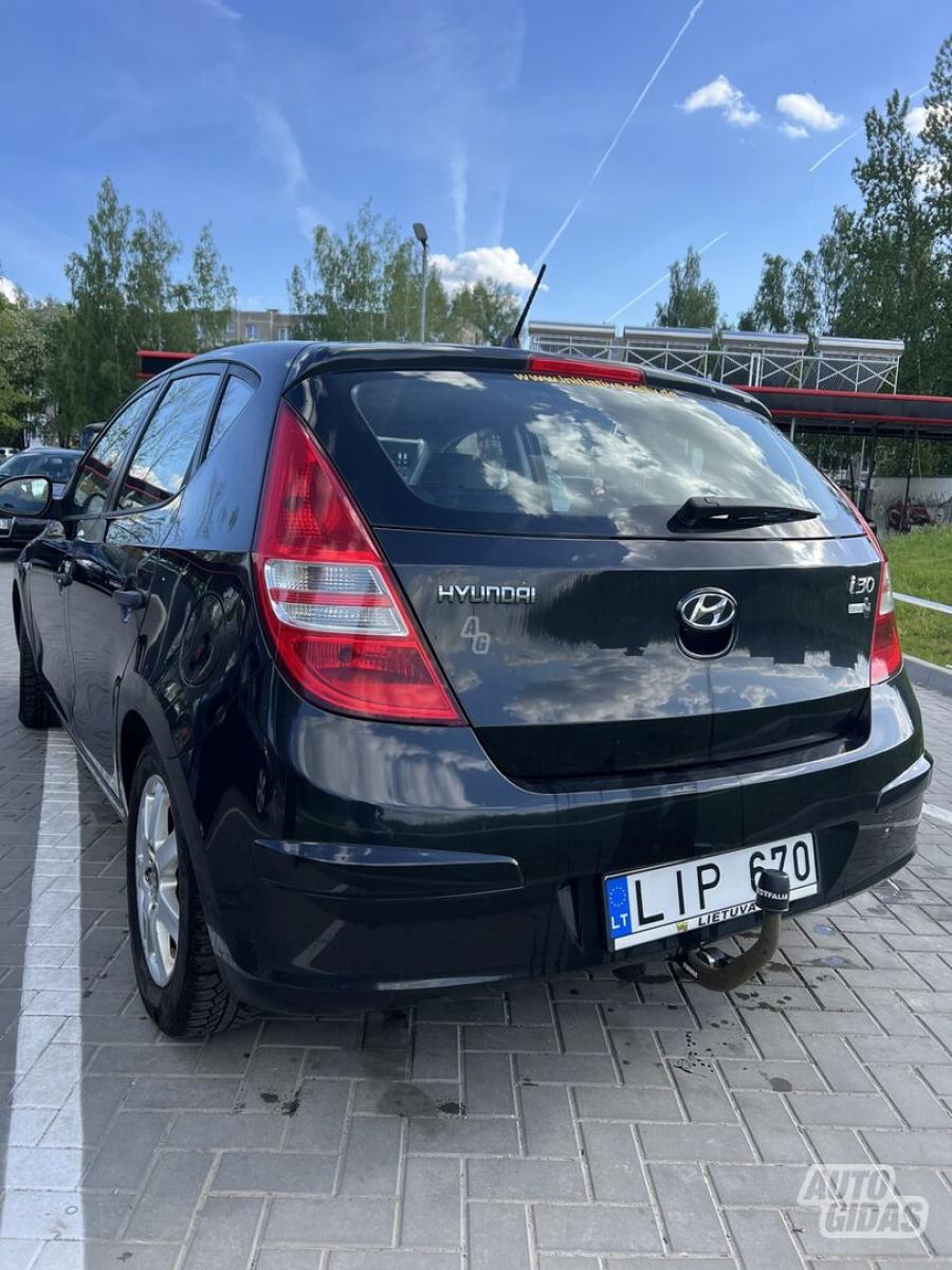 Melns Hyundai i30 2009 Marijampole, ar dzinēja tilpumu 1.40 L un nobraukumu 285 tūkst. km par 1900 €, foto 5 vietnē AUTOMOTO.COM.LV