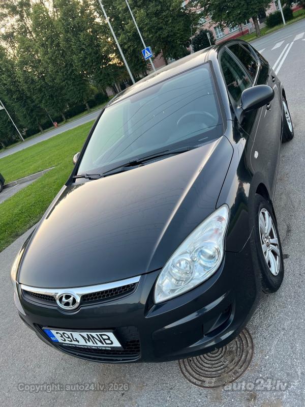 Black Hyundai i30 2009 in Narva, with an engine capacity of 1.60 L and mileage of 230 thousand km for 1999 €, photo 9 on AUTOMOTO.COM.LV