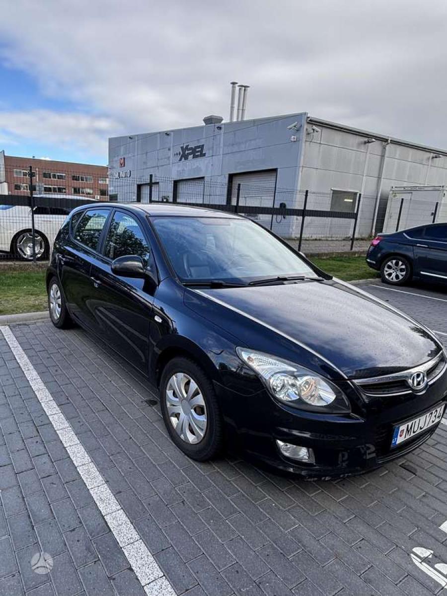 Черный Хендай i30 2009 в Вильнюс, объемом двигателя 1.58 л и пробегом 201 тыс. км за 3000 €, фото 5 на AUTOMOTO.COM.LV
