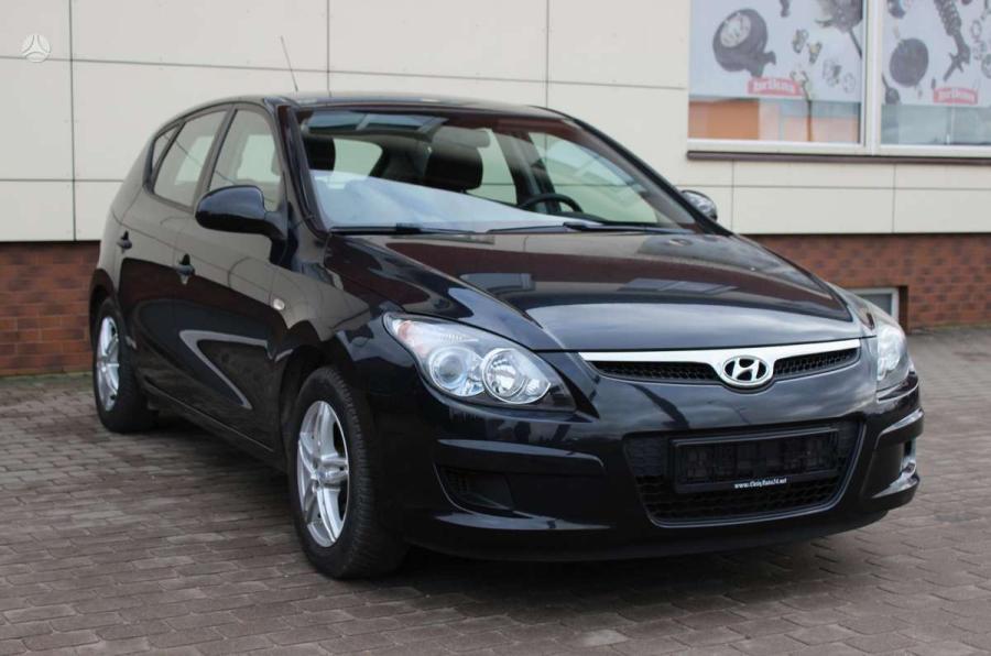 Black Hyundai i30 2010 in Kretinga, with an engine capacity of 1.40 L and mileage of 180 thousand km for 2999 €, photo 2 on AUTOMOTO.COM.LV
