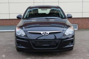 Black Hyundai i30 2010 in Kretinga, with an engine capacity of 1.40 L and mileage of 180 thousand km for 2999 €, photo 3 on AUTOMOTO.COM.LV