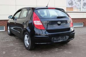 Black Hyundai i30 2010 in Kretinga, with an engine capacity of 1.40 L and mileage of 180 thousand km for 2999 €, photo 6 on AUTOMOTO.COM.LV