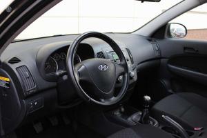 Black Hyundai i30 2010 in Kretinga, with an engine capacity of 1.40 L and mileage of 180 thousand km for 2999 €, photo 10 on AUTOMOTO.COM.LV
