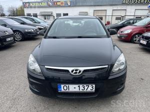 Black Hyundai i30 2010 in Riga, with an engine capacity of 1.60 L and mileage of 0 thousand km for 2950 €, photo 4 on AUTOMOTO.COM.LV