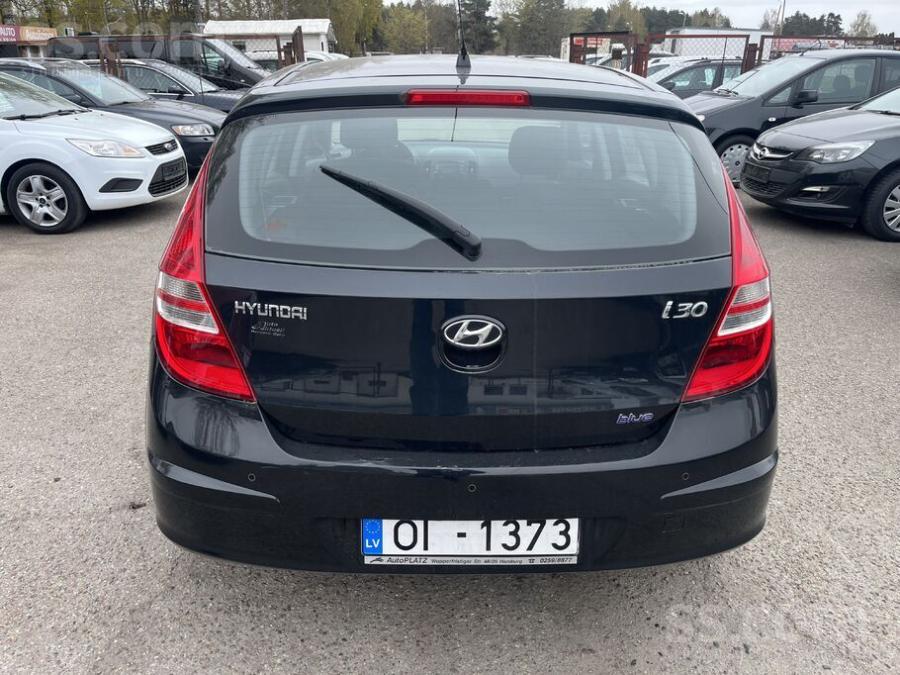Black Hyundai i30 2010 in Riga, with an engine capacity of 1.60 L and mileage of 0 thousand km for 2950 €, photo 8 on AUTOMOTO.COM.LV
