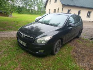 Melns Hyundai i30 2010 Rēzekne, ar dzinēja tilpumu 1.60 L un nobraukumu 266 tūkst. km par 1800 €, foto  vietnē AUTOMOTO.COM.LV