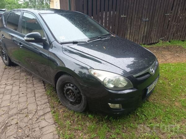 Melns Hyundai i30 2010 Rēzekne, ar dzinēja tilpumu 1.60 L un nobraukumu 266 tūkst. km par 1800 €, foto 2 vietnē AUTOMOTO.COM.LV