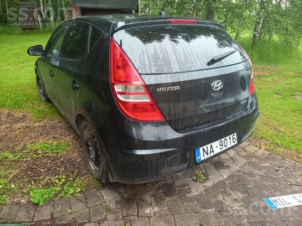 Melns Hyundai i30 2010 Rēzekne, ar dzinēja tilpumu 1.60 L un nobraukumu 266 tūkst. km par 1800 €, foto 4 vietnē AUTOMOTO.COM.LV