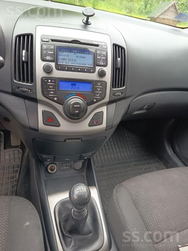 Melns Hyundai i30 2010 Rēzekne, ar dzinēja tilpumu 1.60 L un nobraukumu 266 tūkst. km par 1800 €, foto 7 vietnē AUTOMOTO.COM.LV