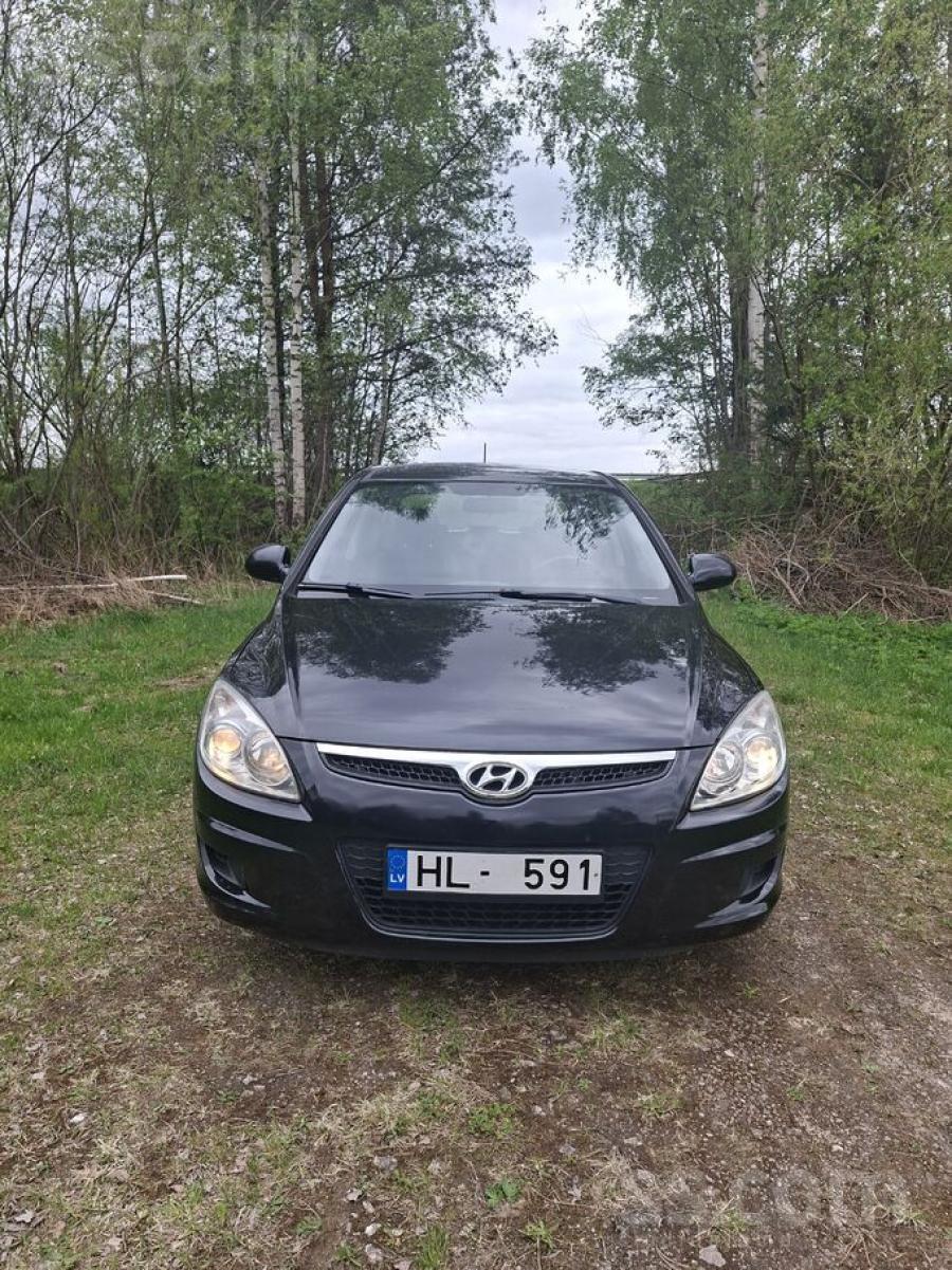 Melns Hyundai i30 2010 Jelgava, ar dzinēja tilpumu 1.60 L un nobraukumu 295 tūkst. km par 1800 €, foto 1 vietnē AUTOMOTO.COM.LV