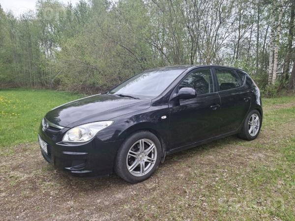 Черный Хендай i30 2010 в Елгава, объемом двигателя 1.60 л и пробегом 295 тыс. км за 1800 €, фото 3 на AUTOMOTO.COM.LV