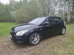 Melns Hyundai i30 2010 Jelgava, ar dzinēja tilpumu 1.60 L un nobraukumu 295 tūkst. km par 1800 €, foto 4 vietnē AUTOMOTO.COM.LV
