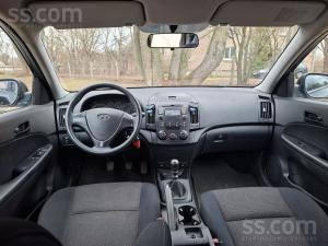 Melns Hyundai i30 2010 Jelgava, ar dzinēja tilpumu 1.60 L un nobraukumu 295 tūkst. km par 1800 €, foto 8 vietnē AUTOMOTO.COM.LV