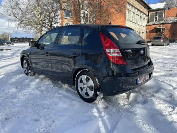 Черный Хендай i30 2010 в Гробиня, объемом двигателя 1.40 л и пробегом 217 тыс. км за 3500 €, фото 5 на AUTOMOTO.COM.LV